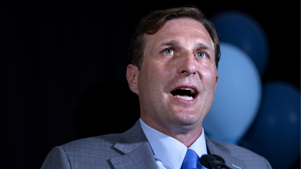 ‘Destroyed our country’: Trump again targets Ilhan Omar, Somalis; she ...