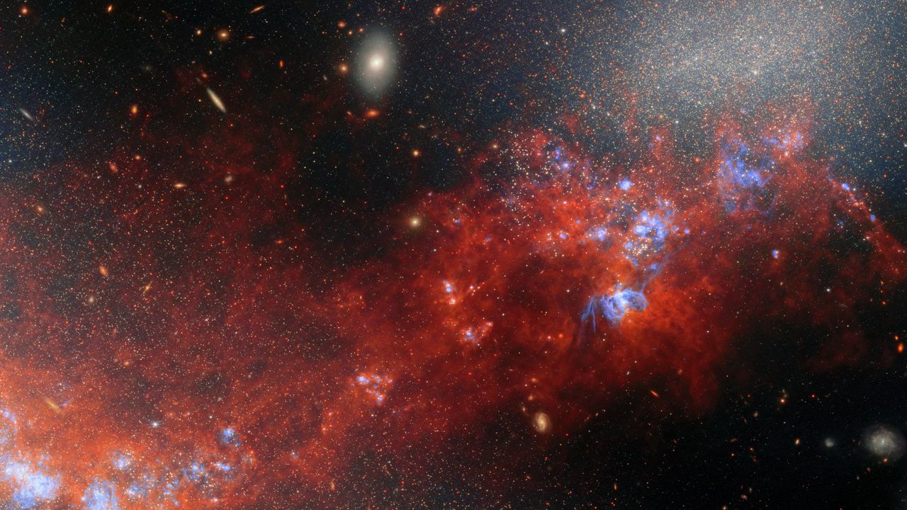 Glowing bridge links dwarf galaxies in stunning new image from the ...