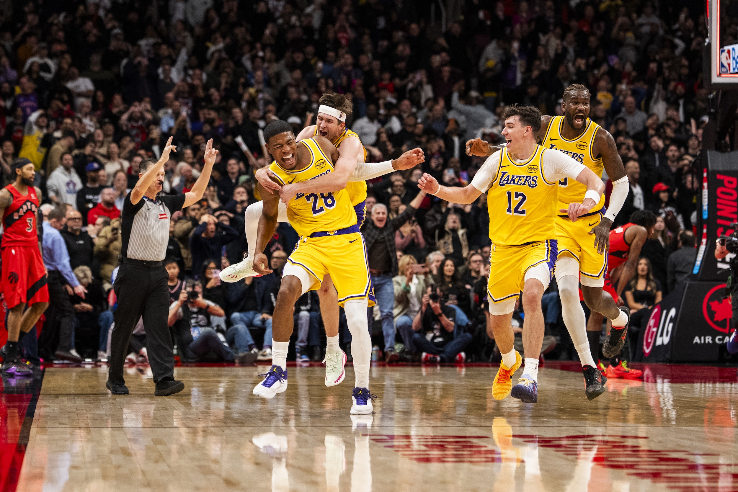 NBA: Rui Hachimura hits buzzer-beater to shoot Lakers past Raptors