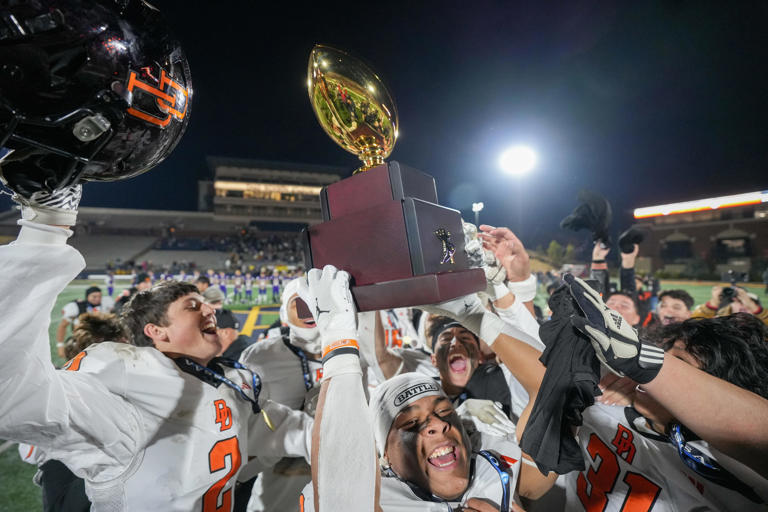 Dewar beats Laverne for second straight OSSAA Class B-I football title