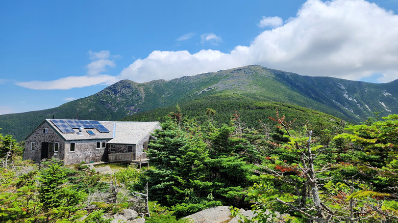 New Hampshire's year-round mountain hamlet is a scenic village with ...