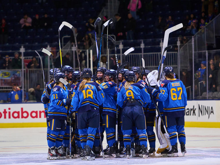 Natalie Spooner breaks 2nd-period tie, Sceptres beat Charge 3-1 in PWHL