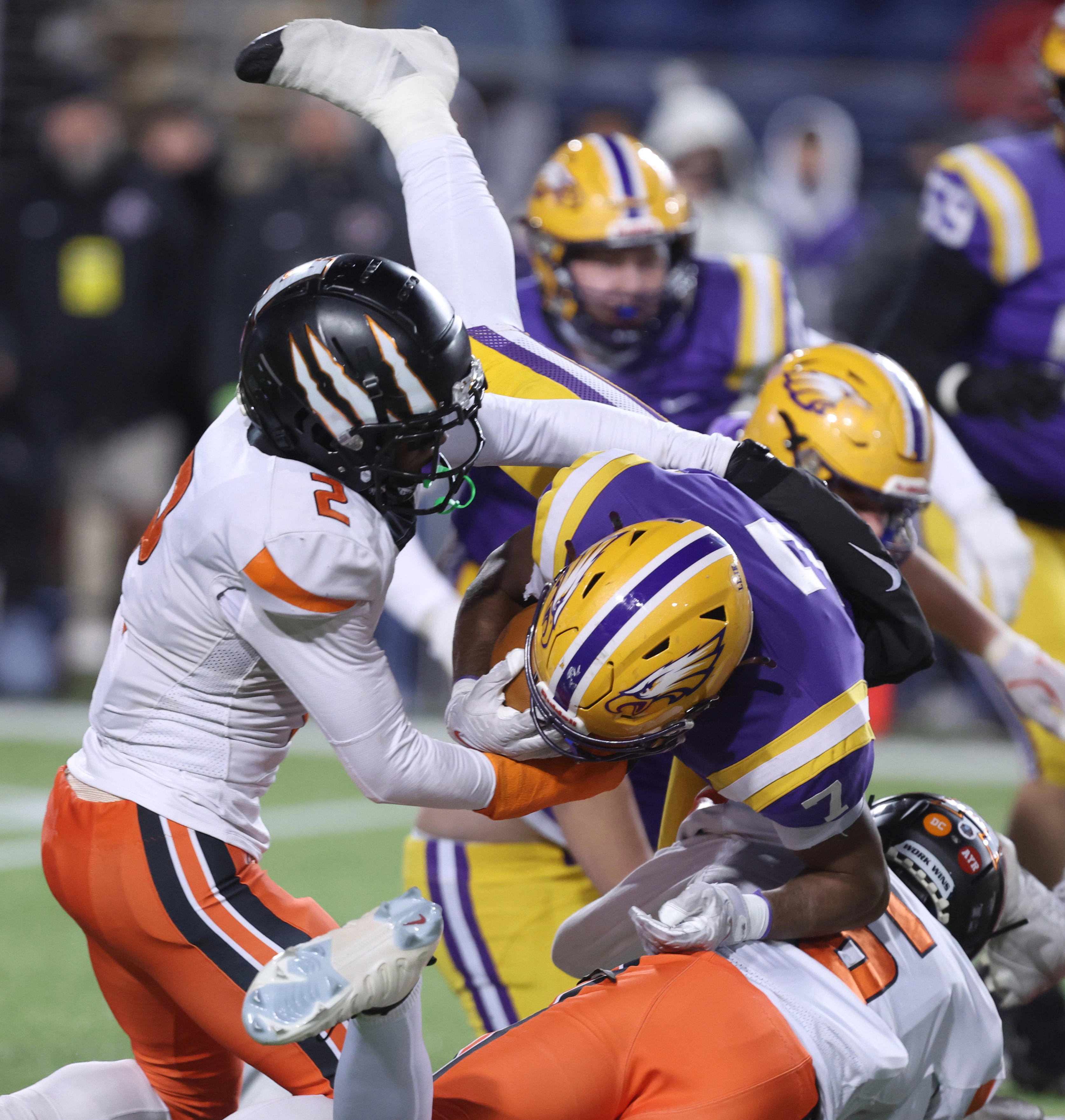 Ohio high school football playoffs scores, 2025 OHSAA state ...