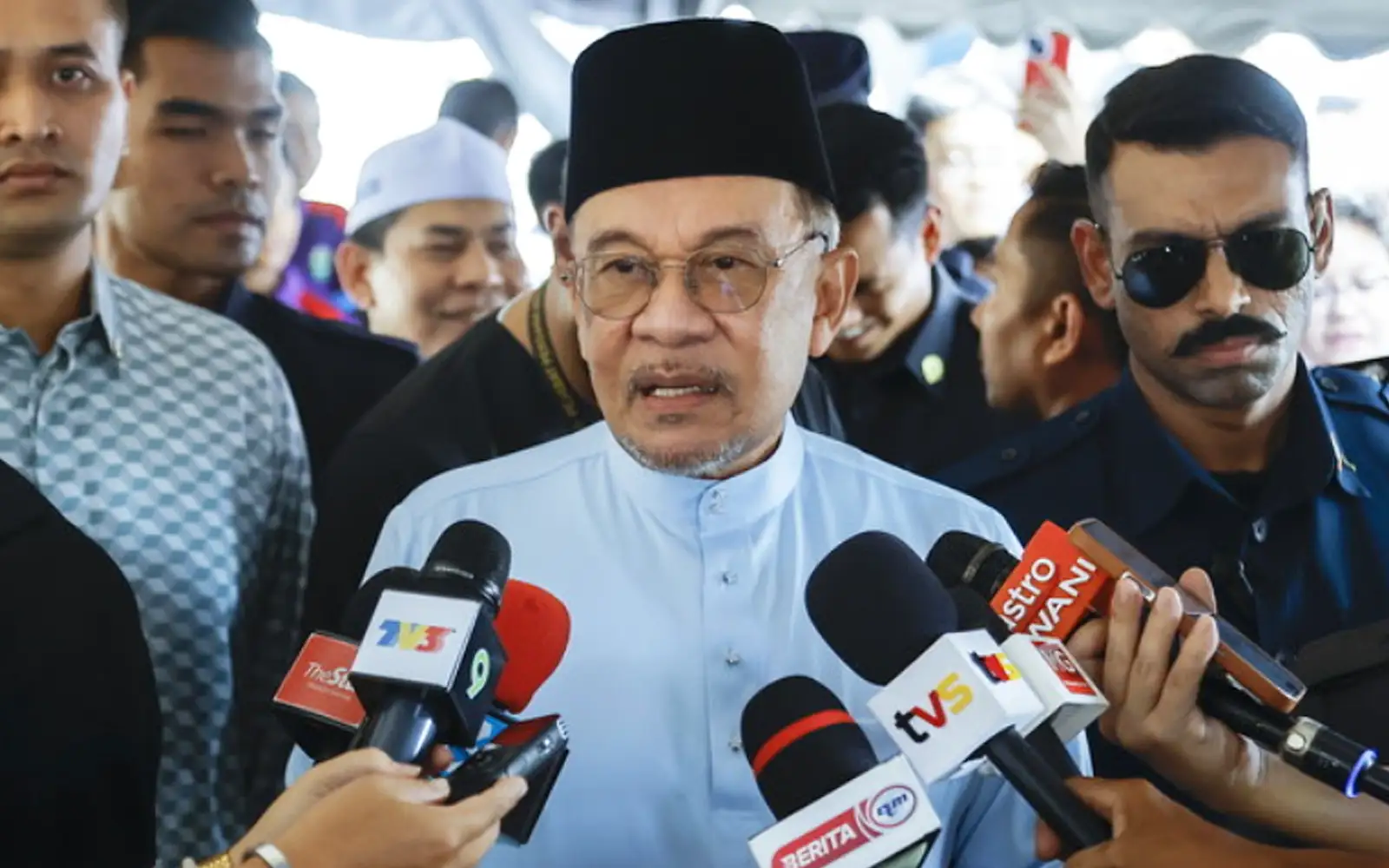 Anwar calls on Selangor govt to cancel plans to centralise pig farming ...