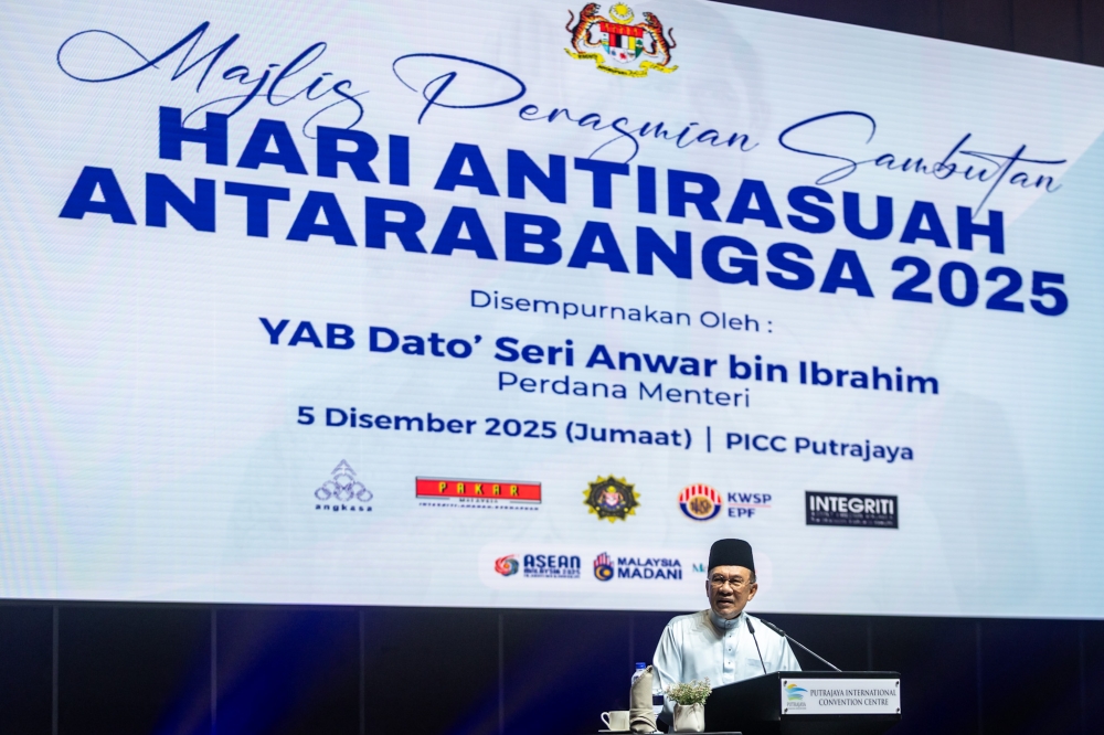 Anwar: 'I won't protect anyone, even in my own office, from corruption ...