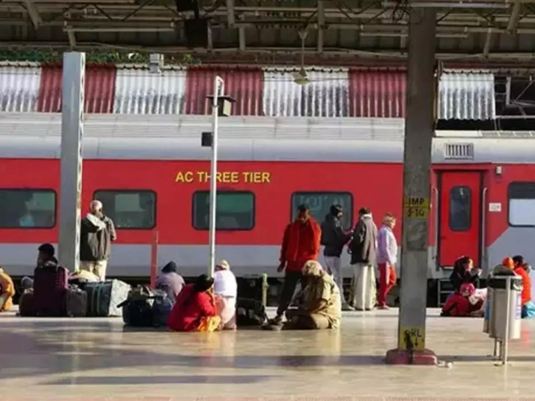 IndiGo crisis: Railways adds extra coach to Jammu-New Delhi Rajdhani ...