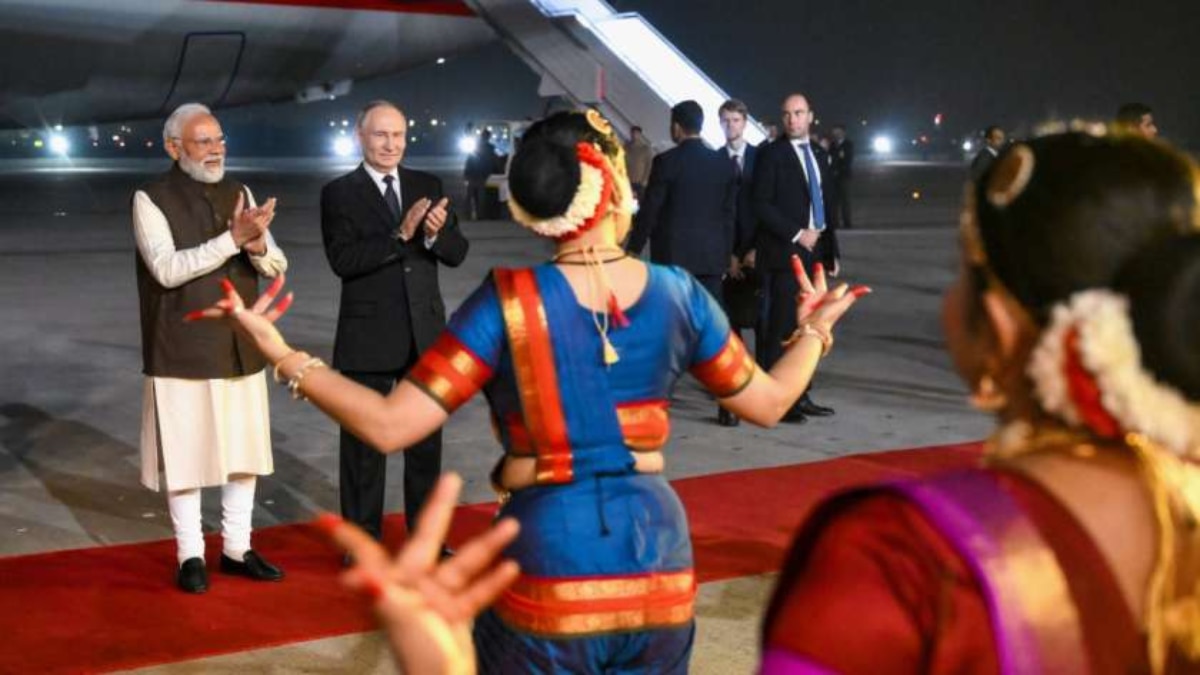 Handshake, hugs, carpool: Pictures capture PM Modi-Putin bonhomie in India