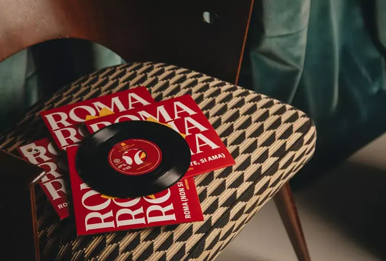 Roma, ecco le immagini del vinile per i 50 anni di “Roma Roma Roma ...