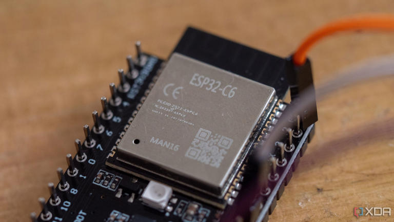 This $5 ESP32 board does Zigbee, Thread, Wi-Fi, and Matter natively