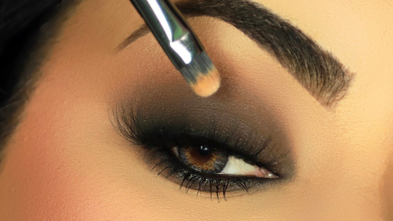 Smokey Eyes In 5 Minutes? Sure, Why Not Make It Easy!
