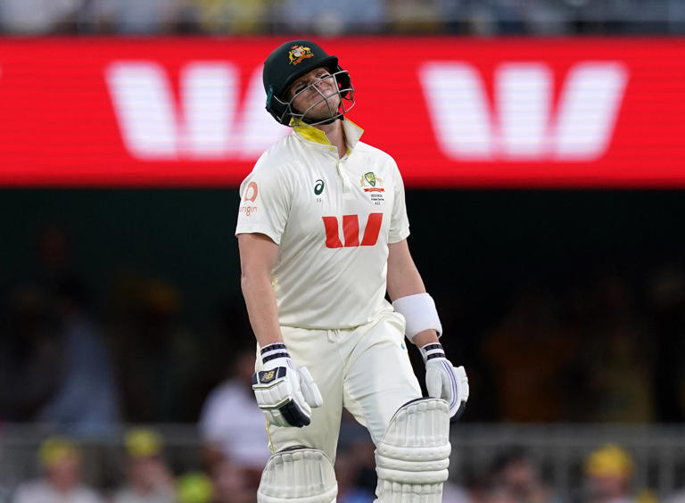 England fighting to keep Australia in check as bowlers toil