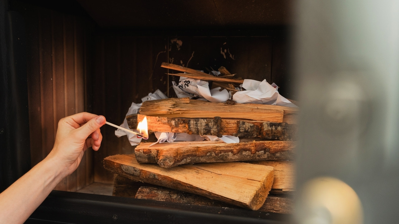 Fini le bois et le charbon dès 2026 : la solution plus écologique et ...