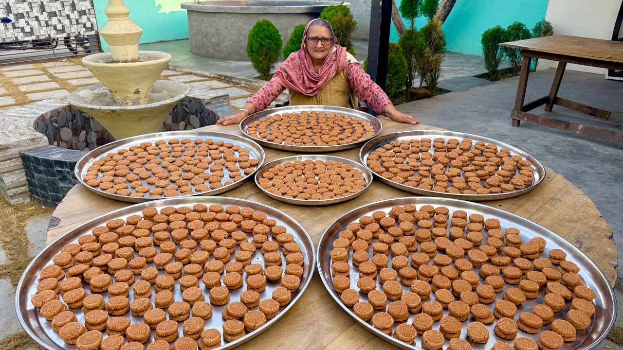 How this granny fried over 500 thekua using only firewood and skill