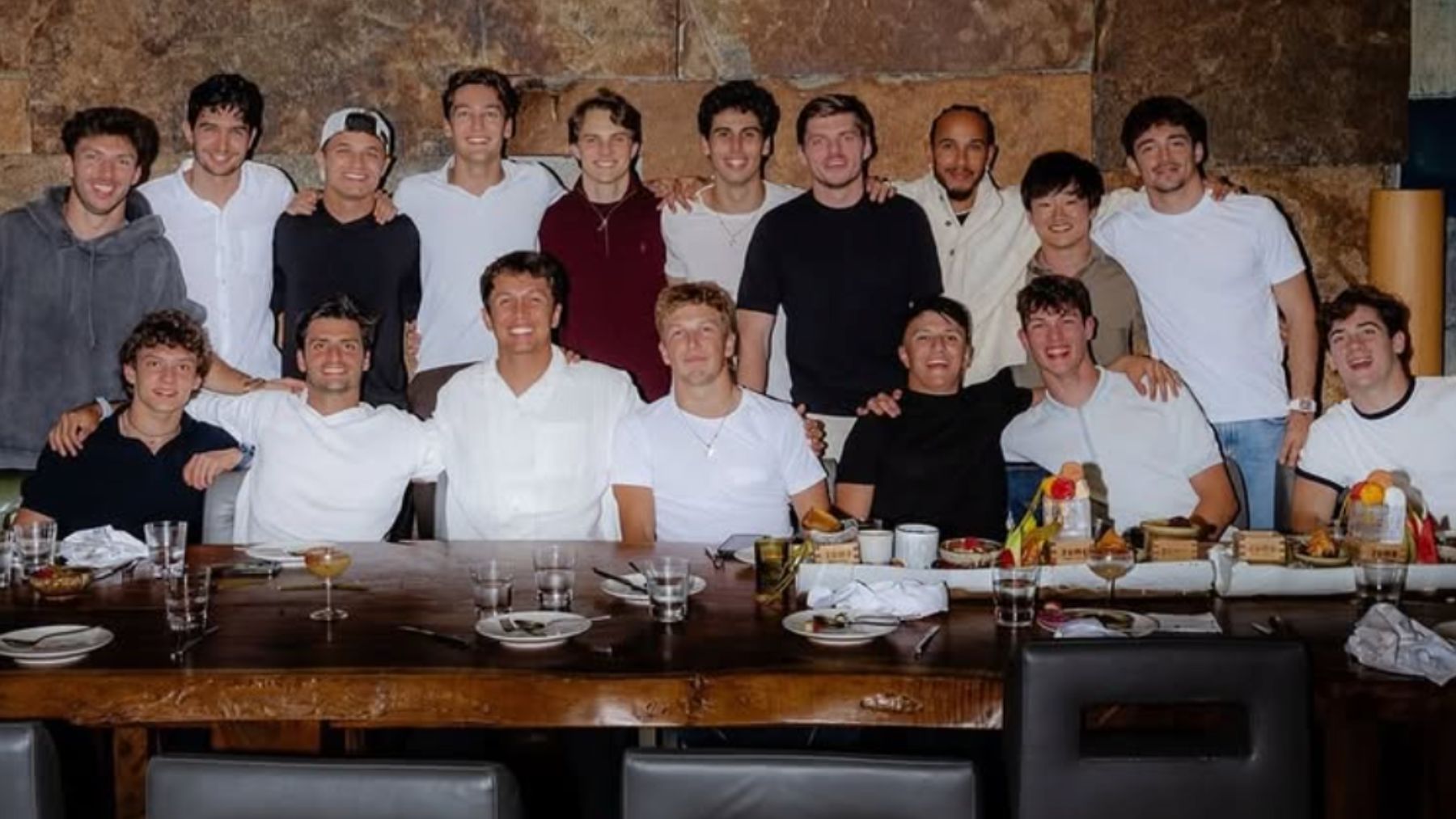 Fernando Alonso vuelve a dar plantón a la cena de pilotos por segundo ...