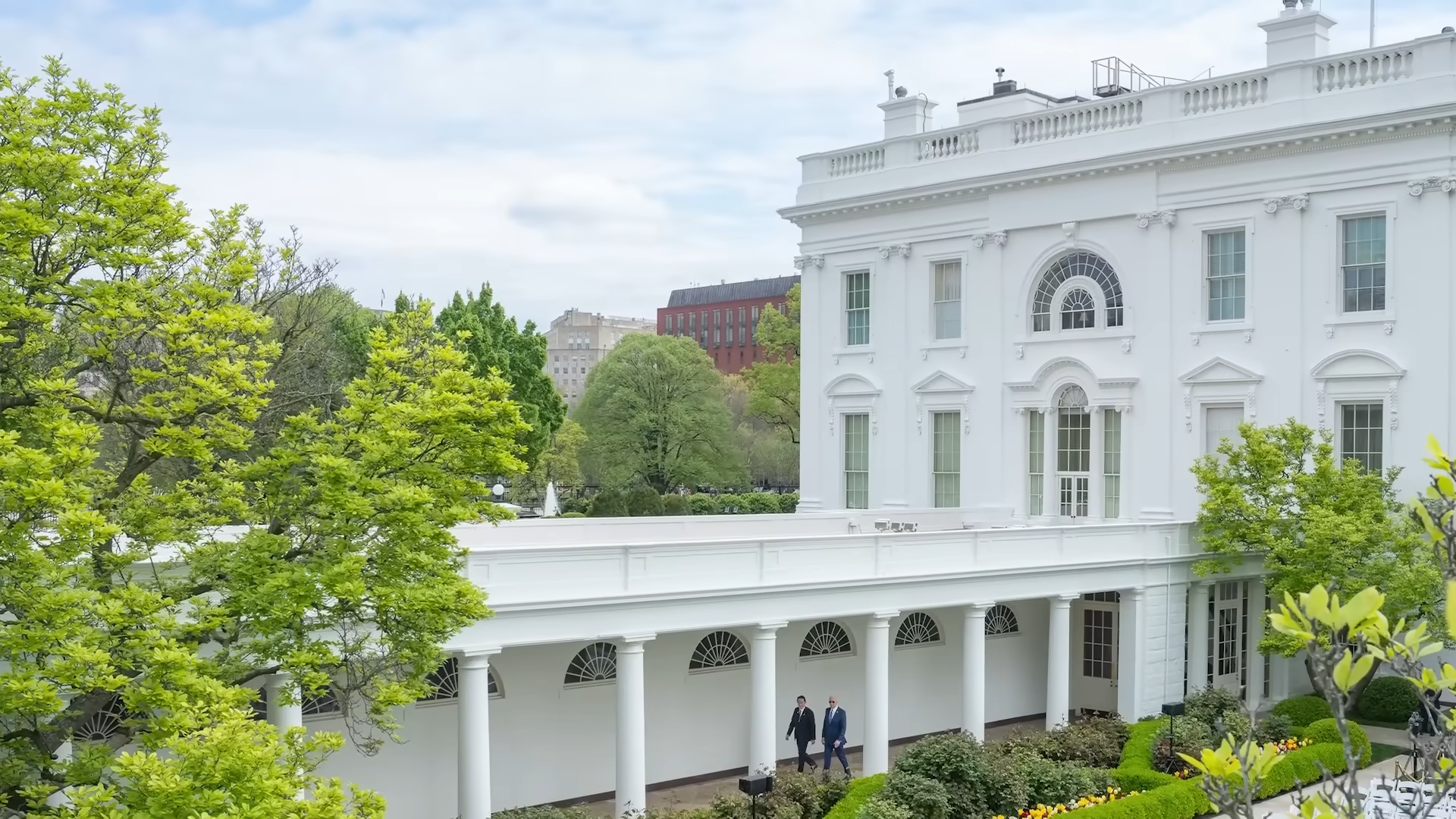 How 35 bathrooms, 412 doors, and 200 years of history built the White ...