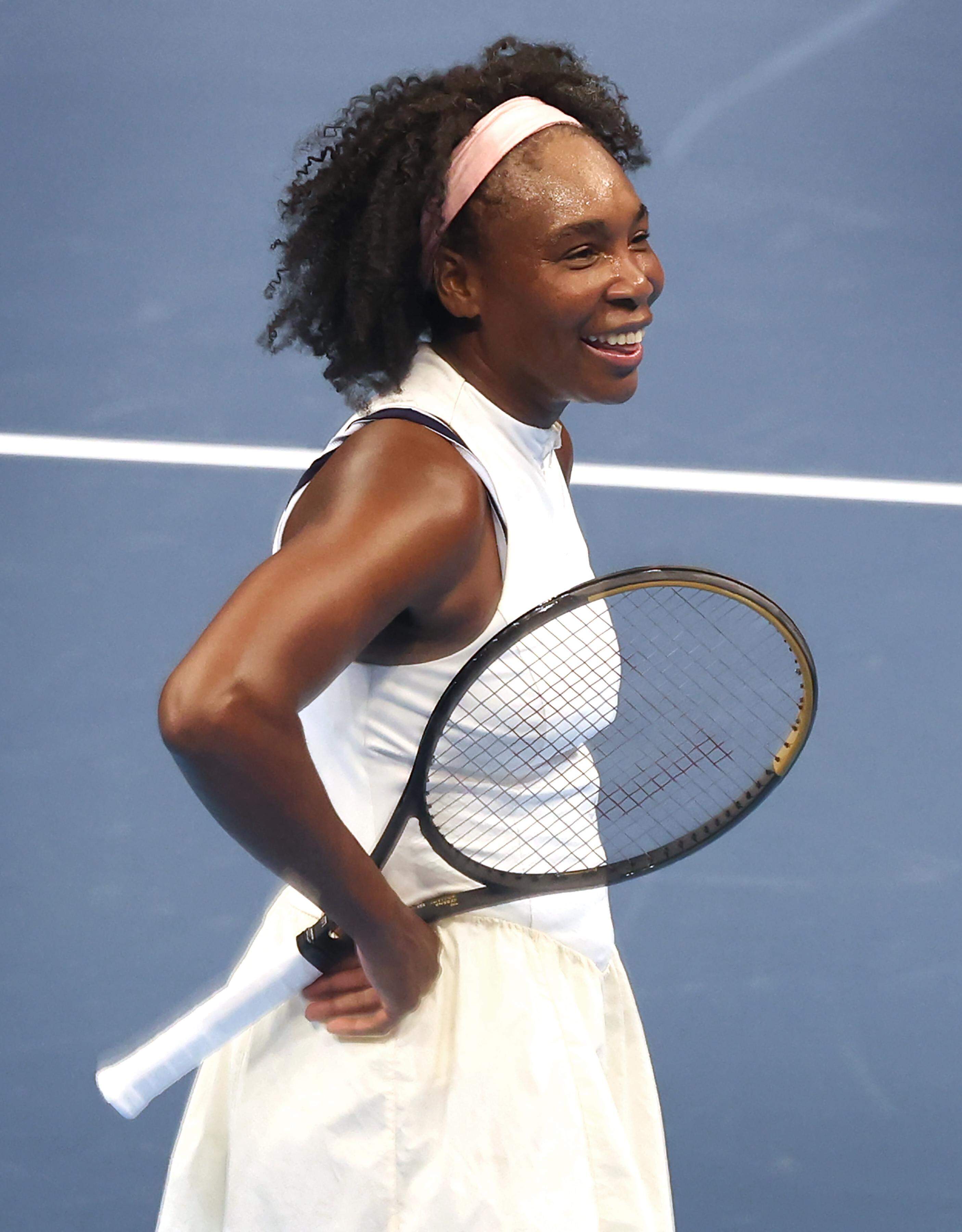 Venus Williams and company light up Charlotte in a lively tennis exhibition