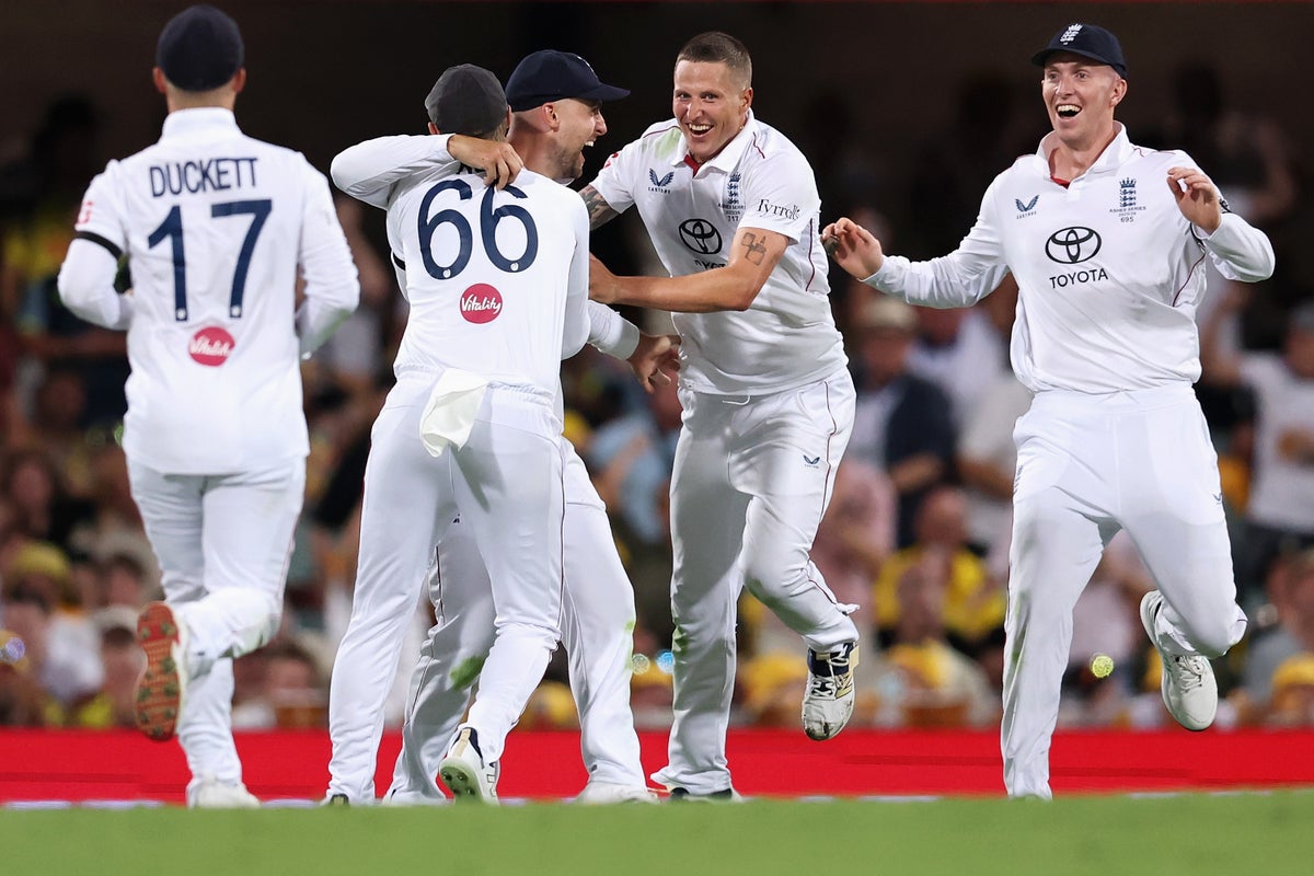 Ashes 2025 live: Australia lead by 44 as England rue dropped catches