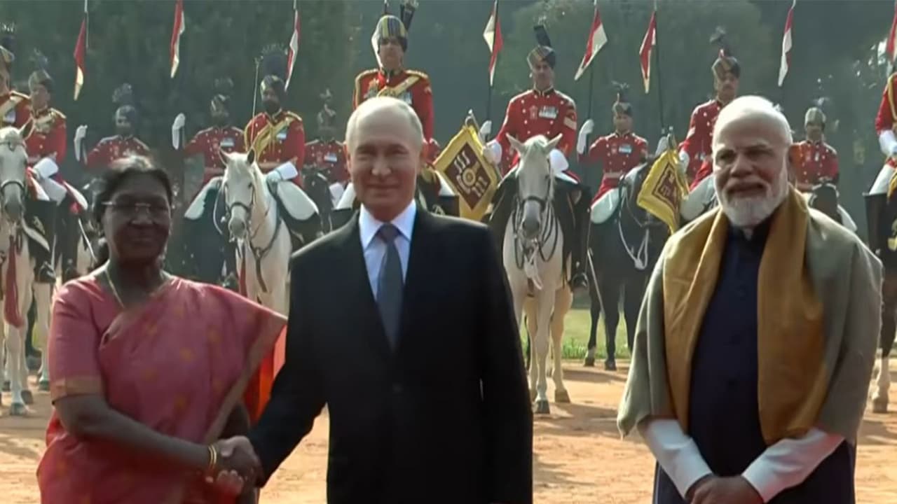 Vladimir Putin accorded ceremonial welcome at Rashtrapati Bhavan