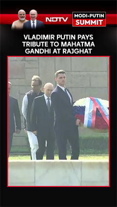 Putin in India | Vladimir Putin pays tribute to Mahatma Gandhi at ...