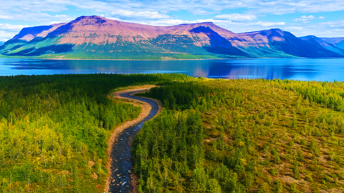 La belleza salvaje del lago Lama en Siberia