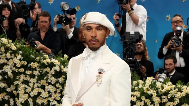 Pantone colour of the year for 2026 'Cloud Dancer' leaves people ...