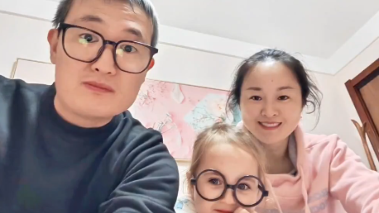 Chinese couple shocked after fair-haired, blue-eyed baby is born ...