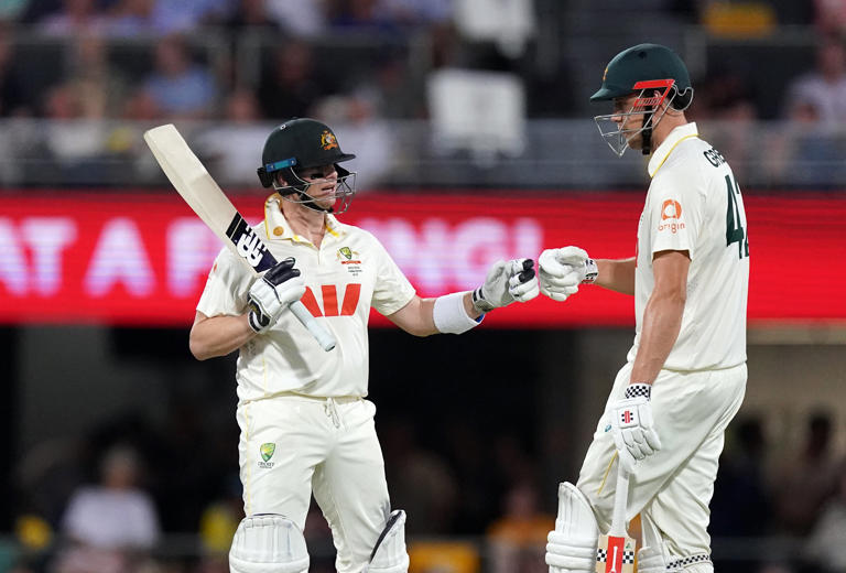 Ashes 2025 live: Australia lead by 44 as England rue dropped catches