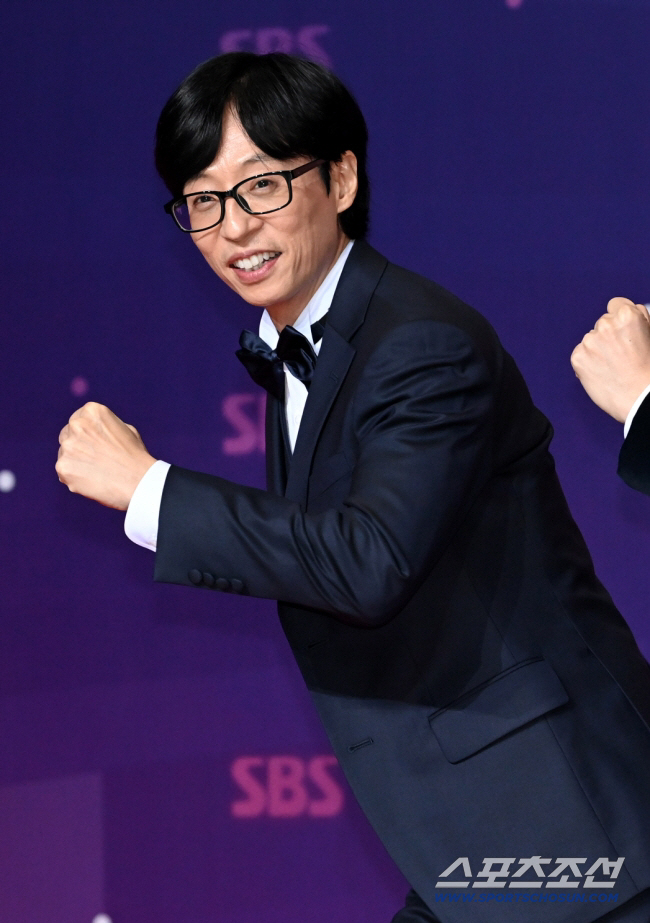 Yoo Jae-seok's agency pulled a knife toward the haters... to take legal ...