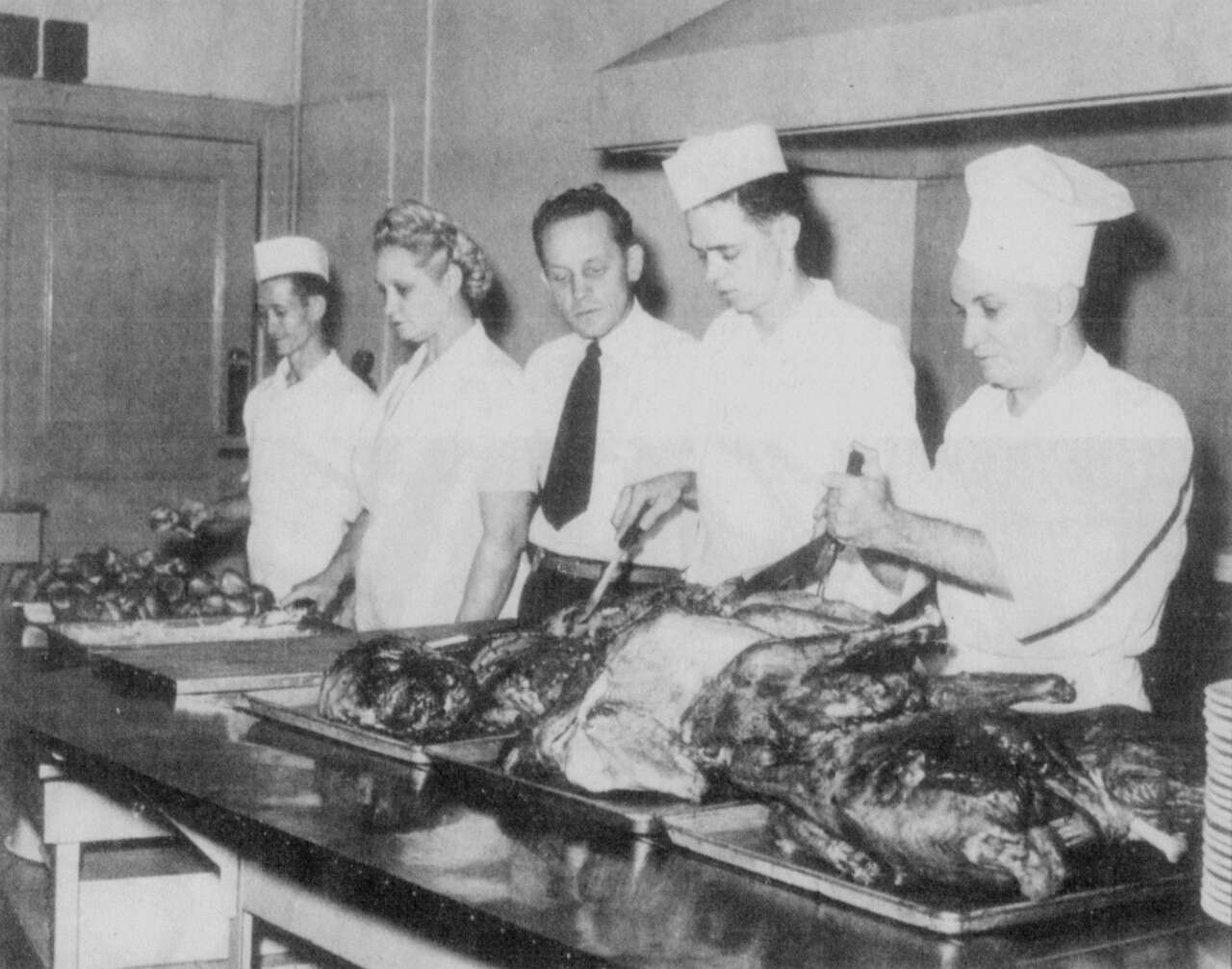 Inside Western Cartridge Co.’s 1948 Thanksgiving feast for workers