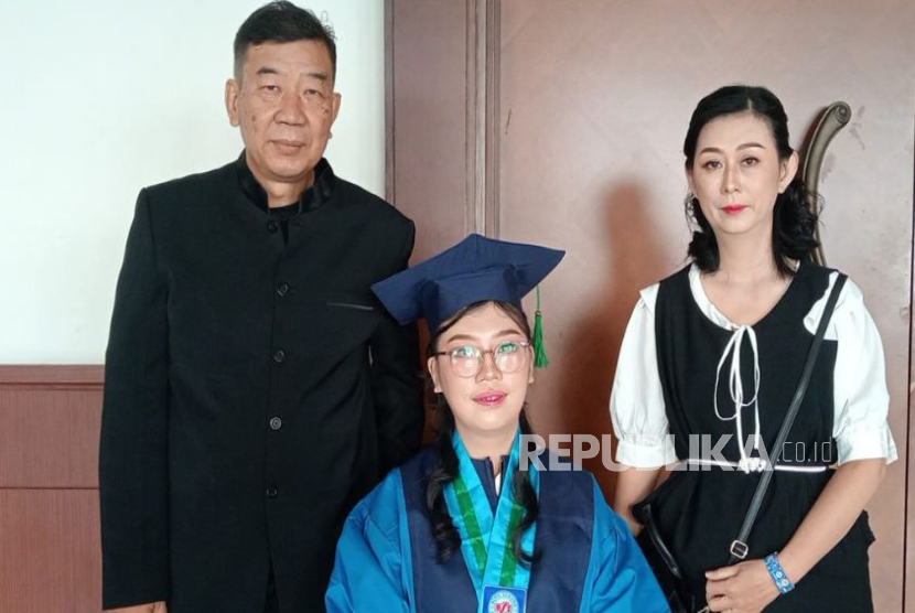Perjuangan Sisca menuju wisuda UBSI berakhir dengan kelulusan