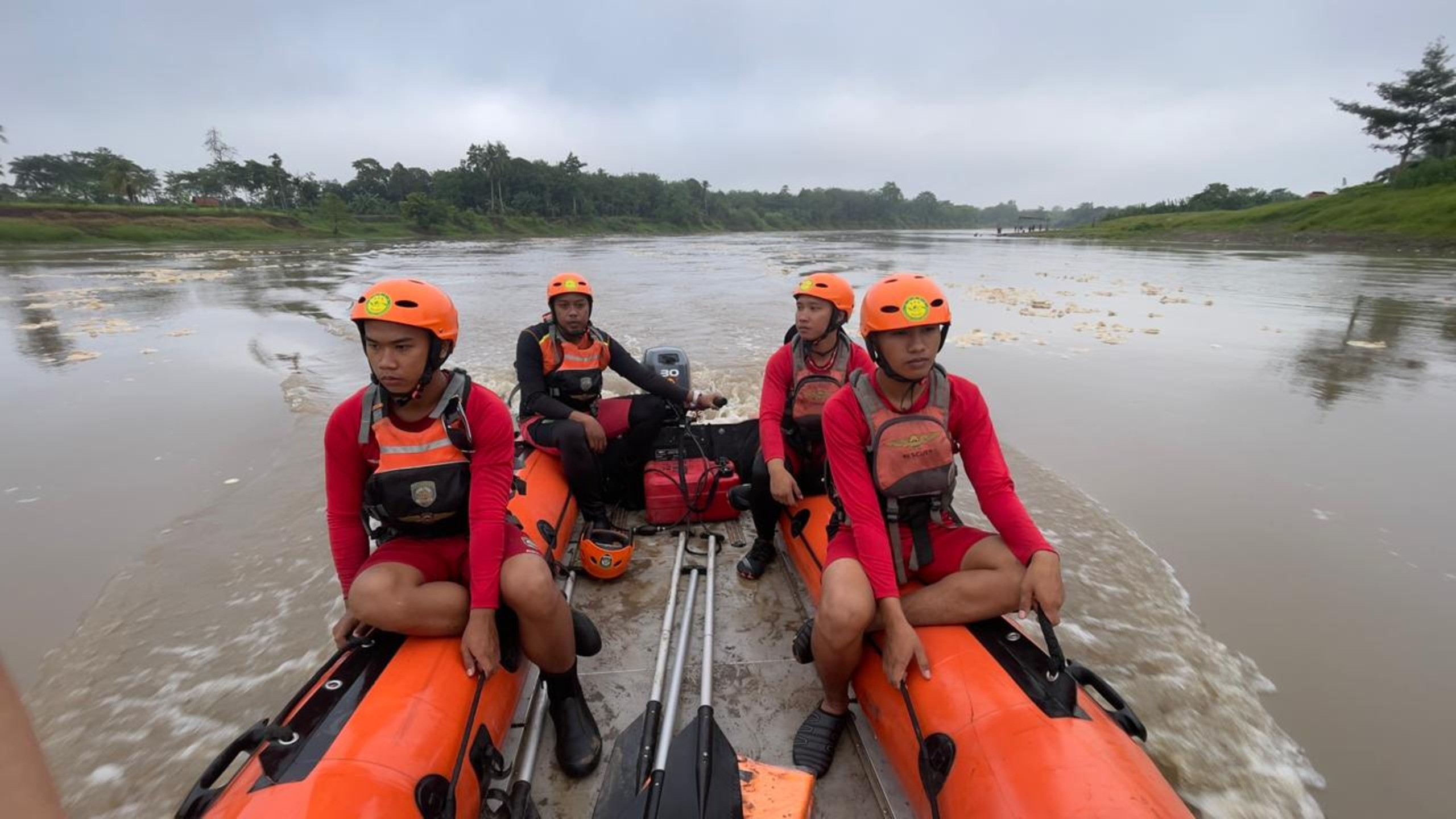 Bocah perempuan hilang saat bermain di pinggir sungai, tim SAR masih ...
