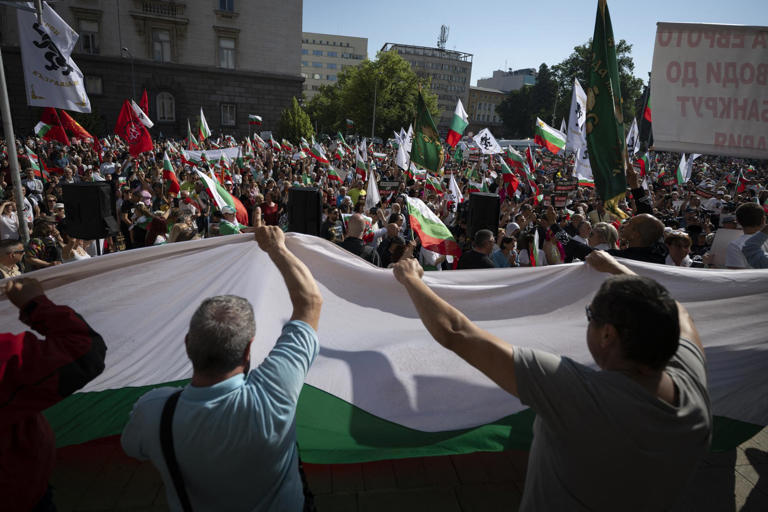 Proteste und Krawalle in Bulgarien: Was steckt dahinter?