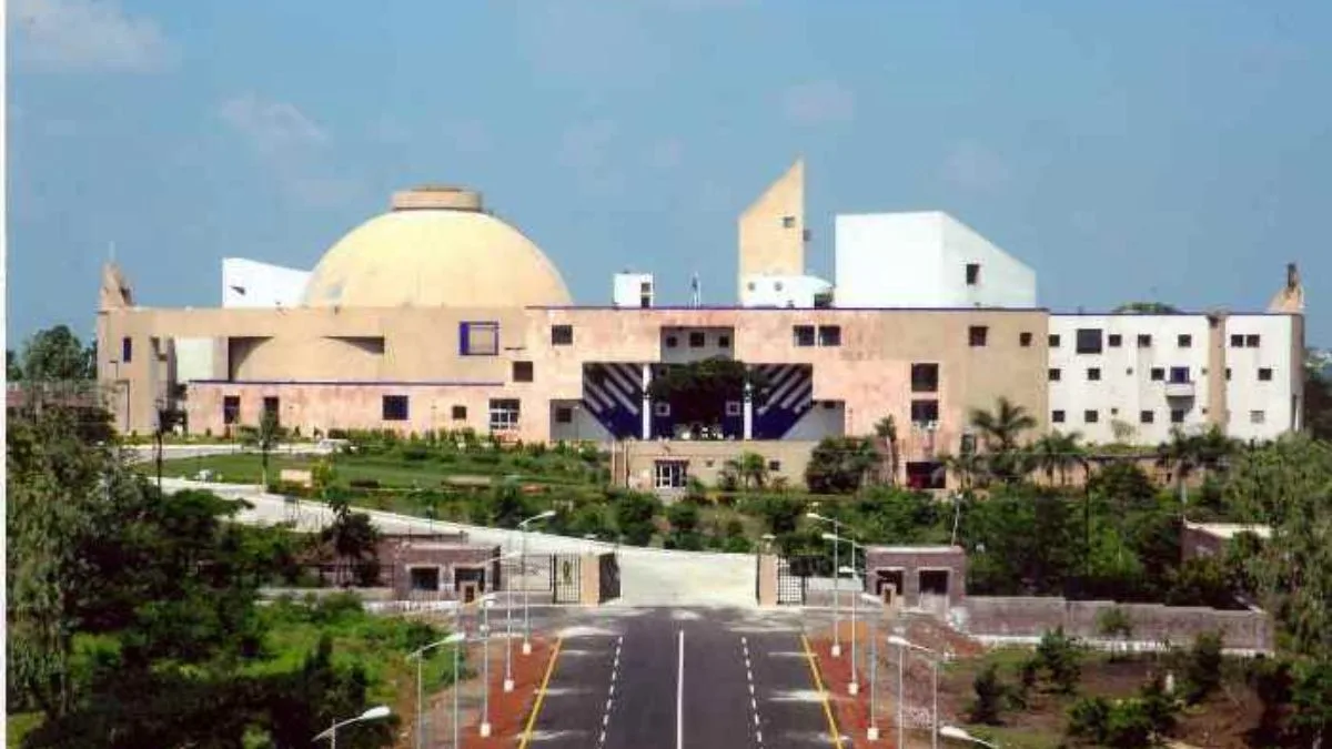 Congress walks out of MP Assembly alleging illegal felling of 6 lakh ...