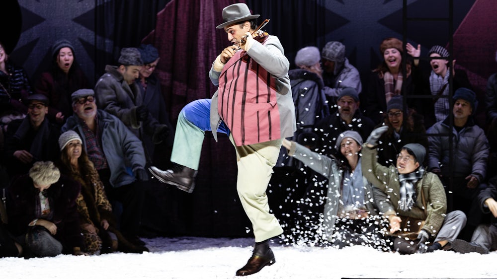 Musiktheater im Dezember: Auf Münchens Opernbühnen rieselt der Schnee