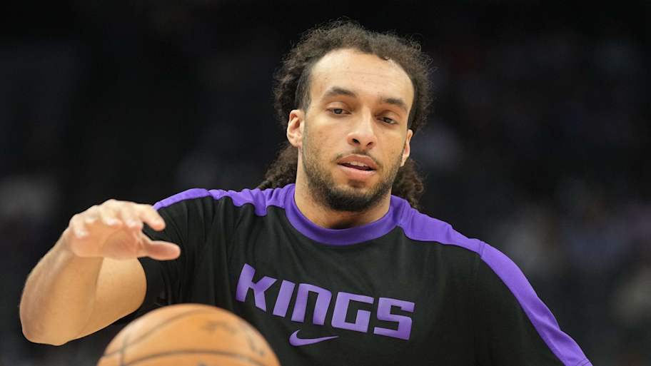 What are the Kings doing with Devin Carter?