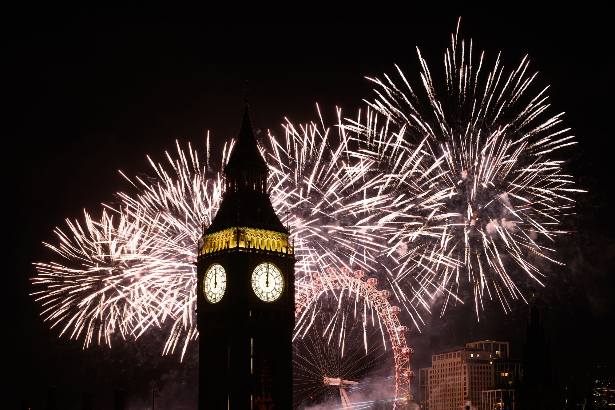 London New Year's Eve fireworks 2025: Full list of road and bridge ...