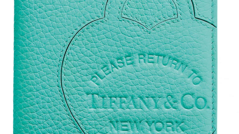 Minimalist traveling gets a makeover with these 5 posh yet practical items