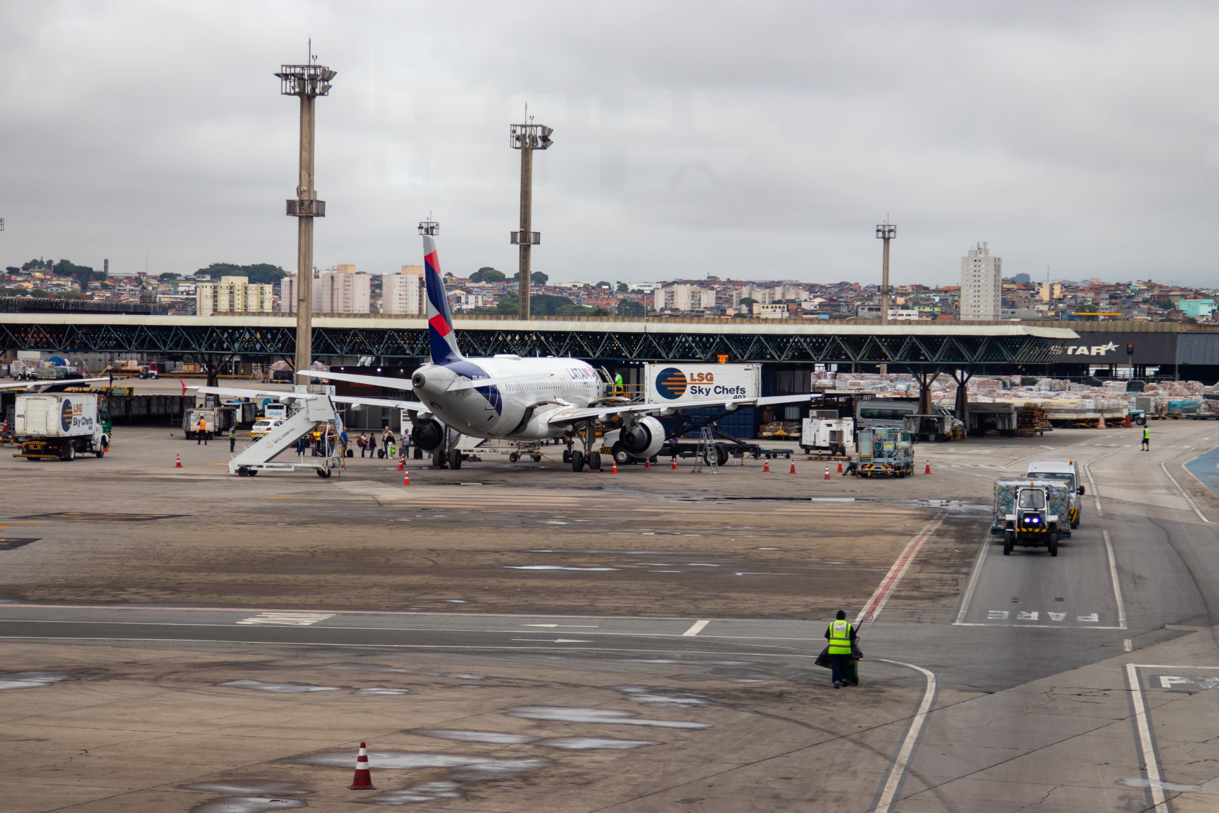 Passengers flee plane after fire breaks out
