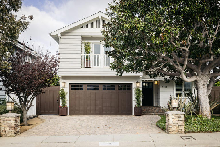 Can you trim a neighbor’s tree that hangs over your yard? We asked pros