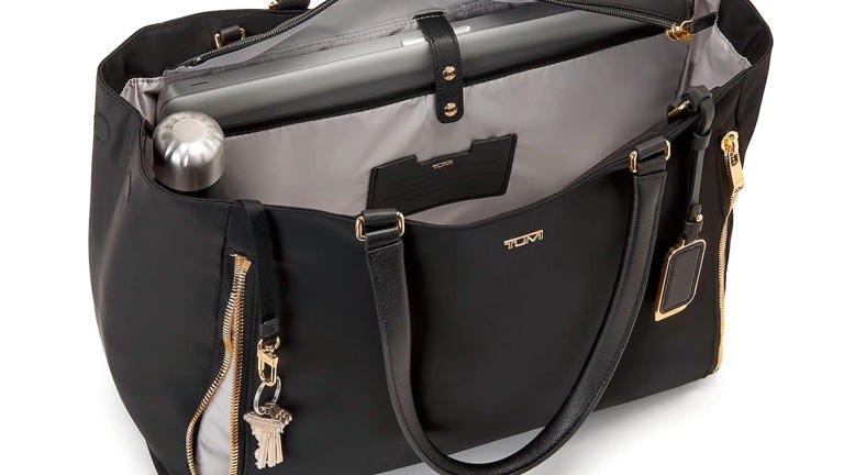 Minimalist traveling gets a makeover with these 5 posh yet practical items