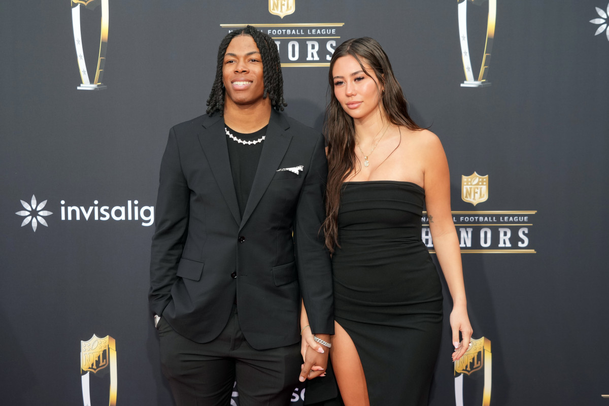Jahmyr Gibbs' gesture toward his girlfriend during Lions-Cowboys draws ...