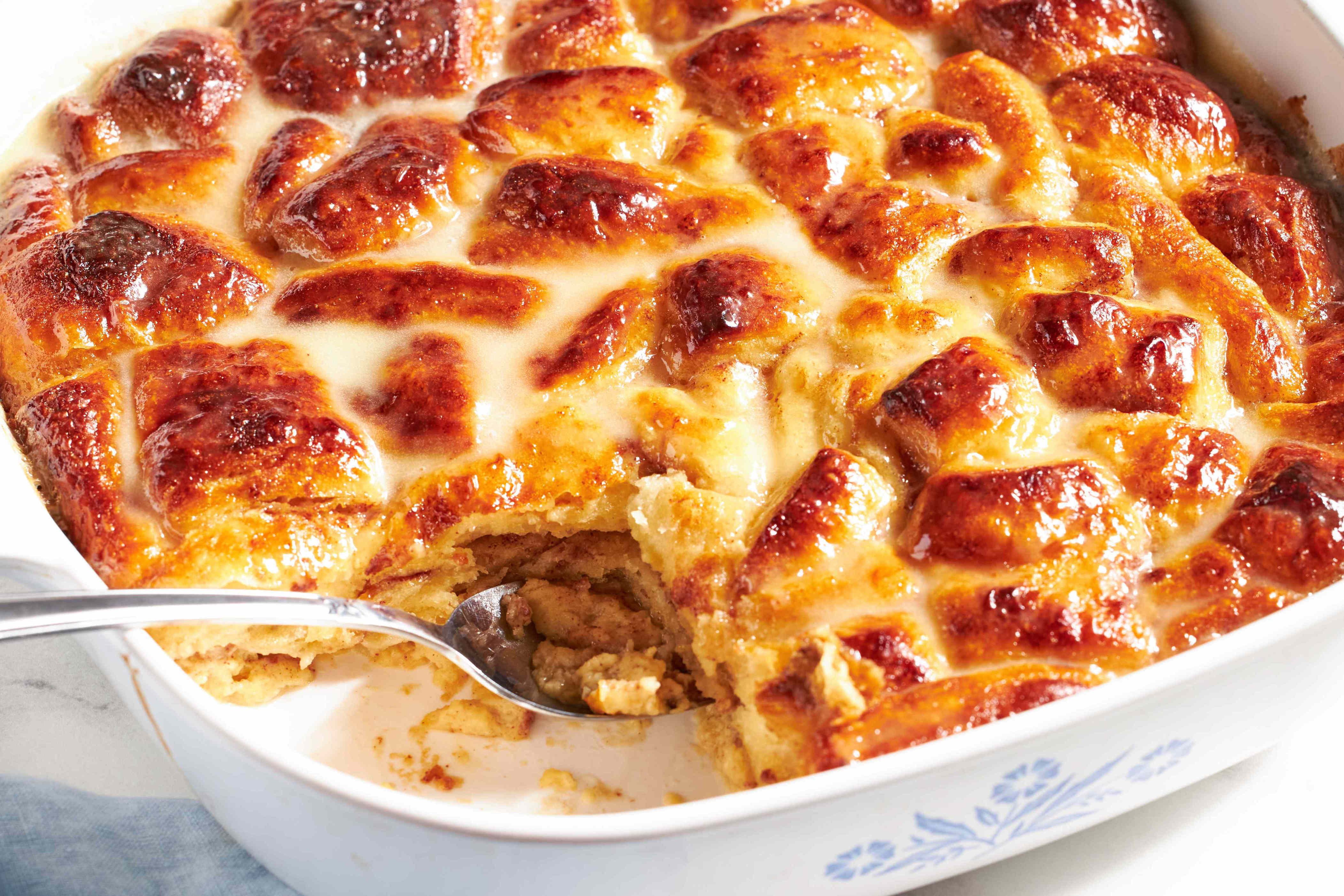 This 3-ingredient cinnamon roll bread pudding is my favorite easy ...