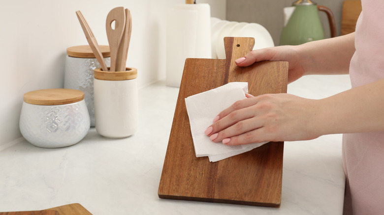 How to easily remove stubborn stains from cutting boards