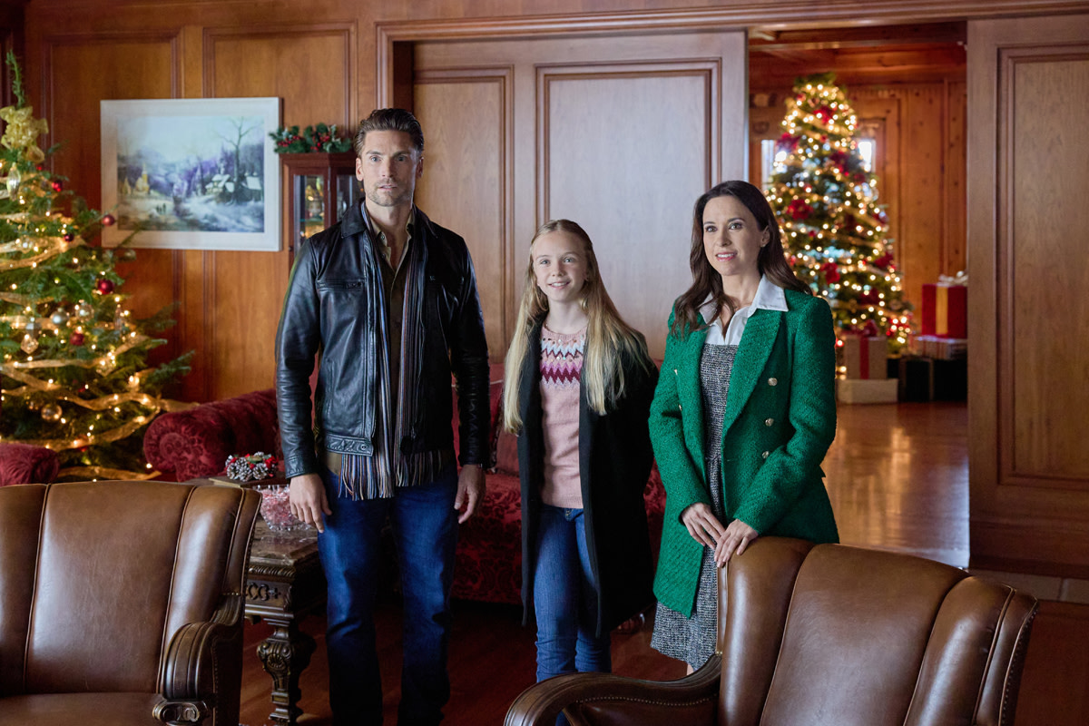 Andrew Walker on new movie with Lacey Chabert—and whether a ‘Three Wise ...