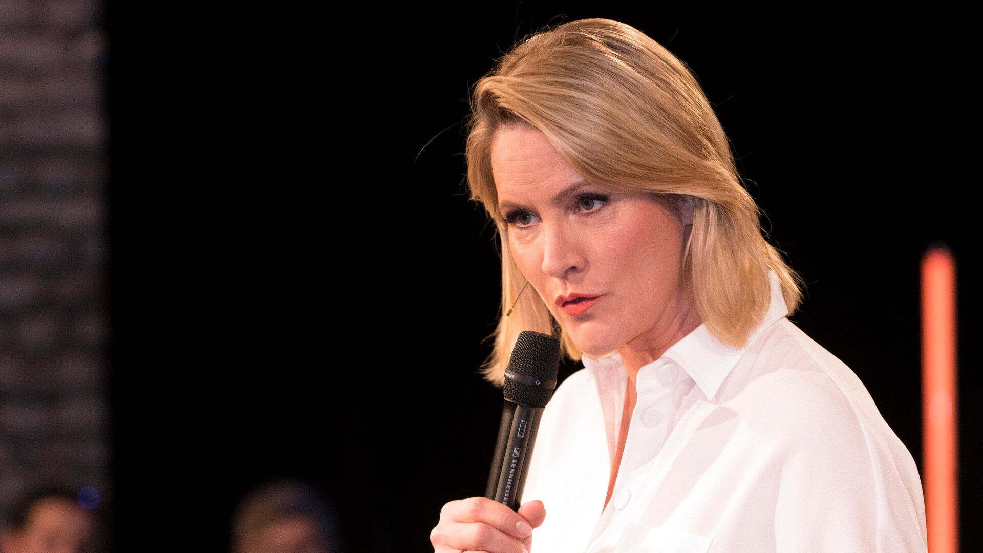 "Müssen was richtigstellen": Judith Rakers gerät wegen Bluse in die ...