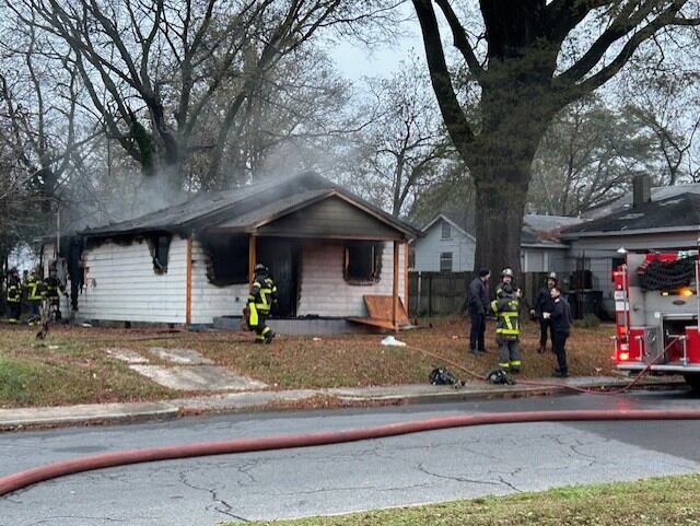 House catches fire in Hollywood neighborhood; MFD investigates