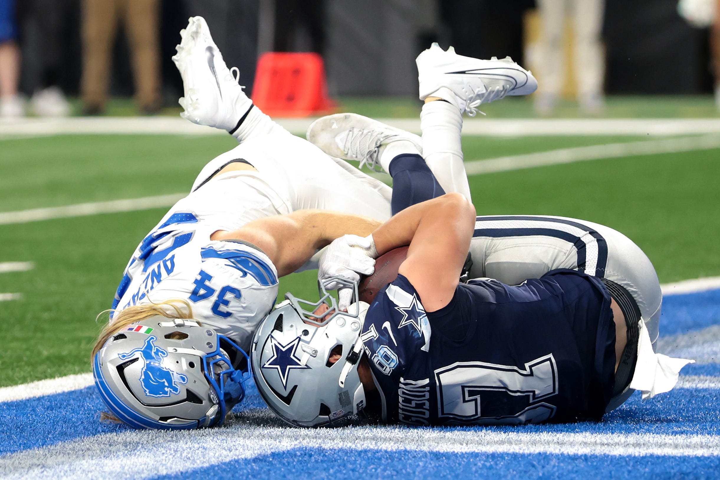 Lions LB addresses questionable Cowboys OPI call: 'Y'all are weird'