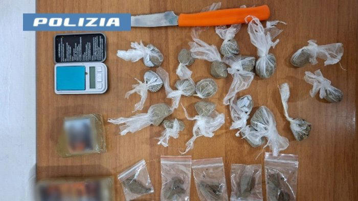 Nasconde droga in casa: scoperto e arrestato dalla polizia