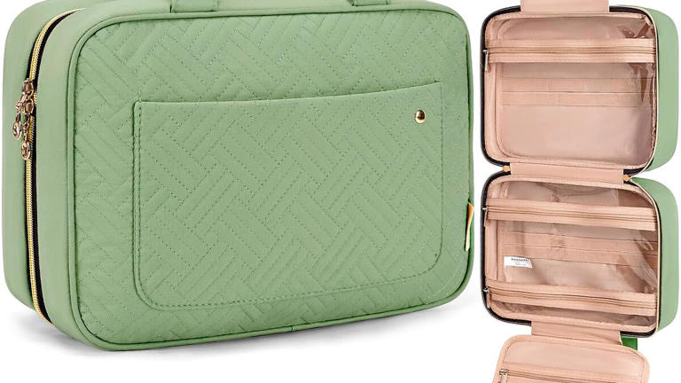 Minimalist traveling gets a makeover with these 5 posh yet practical items