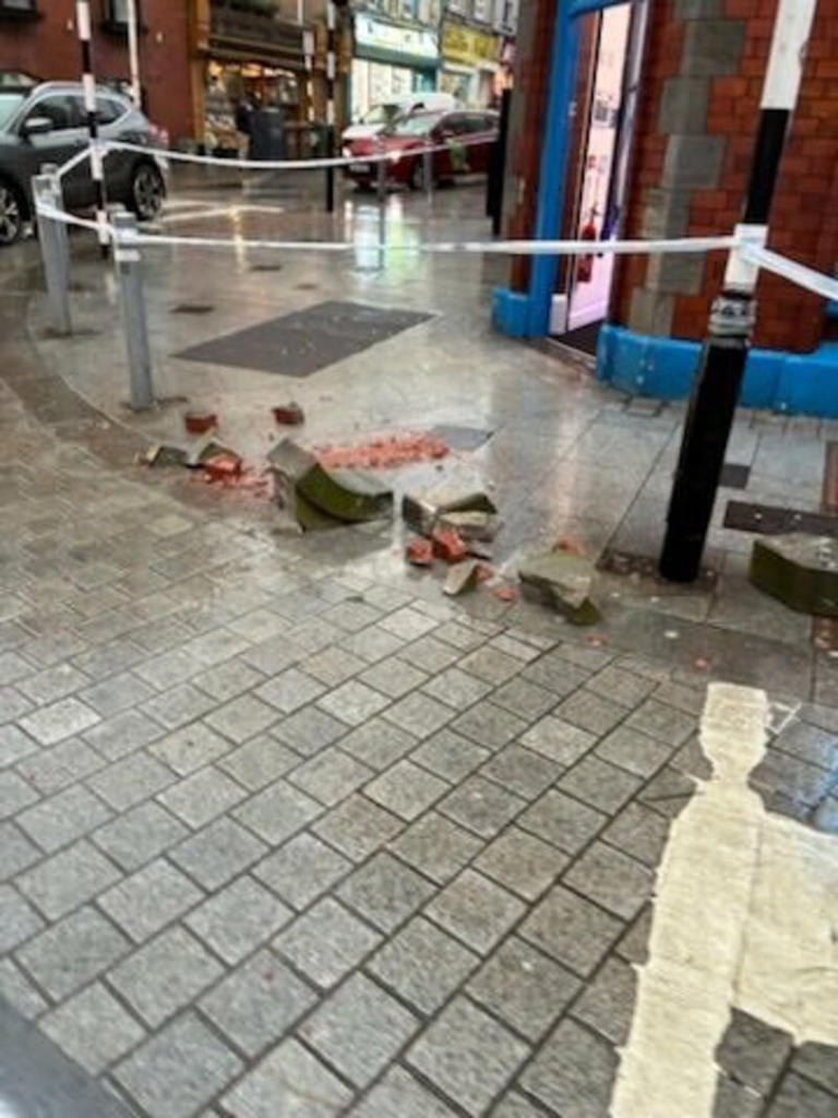 'Emergency' funding secured to save 'pulled-down' Christmas lights in ...